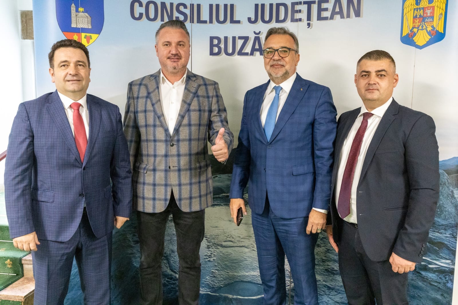 Lucian Romașcanu a preluat oficial conducerea Consiliului Județean ...
